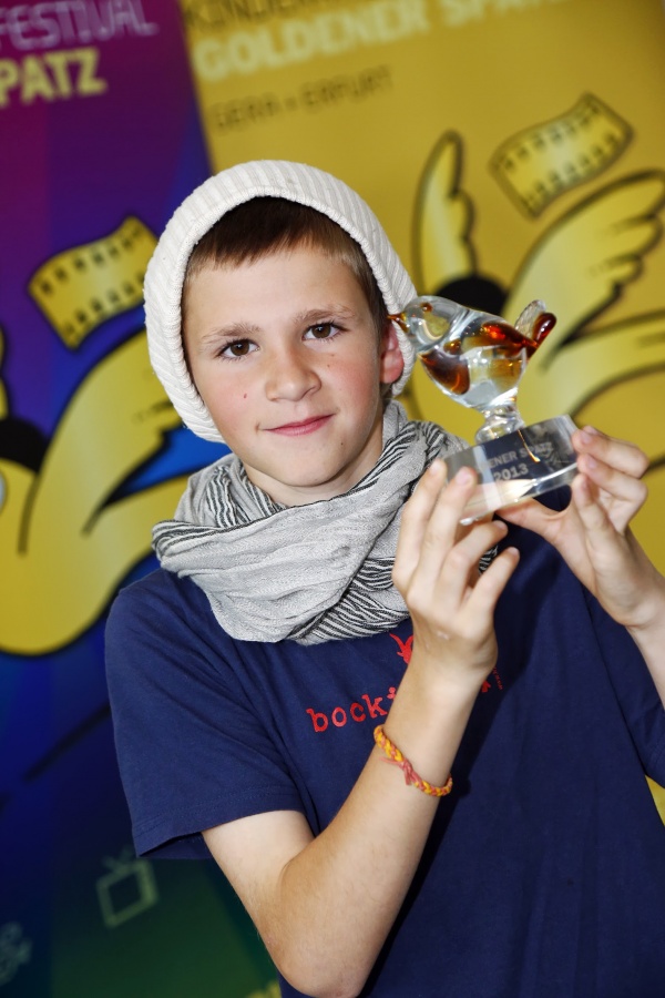 Enzo Gaier (Darsteller Mika in Das Pferd auf dem Balkon) – Spatzwiki ...